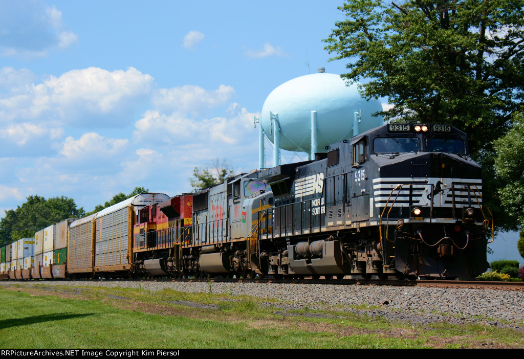NS 9315 TFM 1617 KCS 4015 NS Train 212